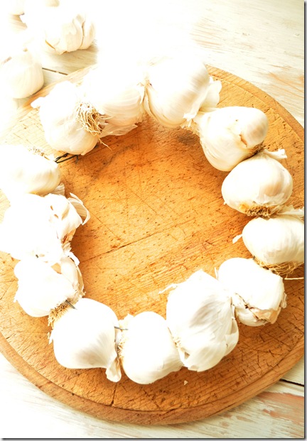 A Garlic Wreath - Becky's Farmhouse